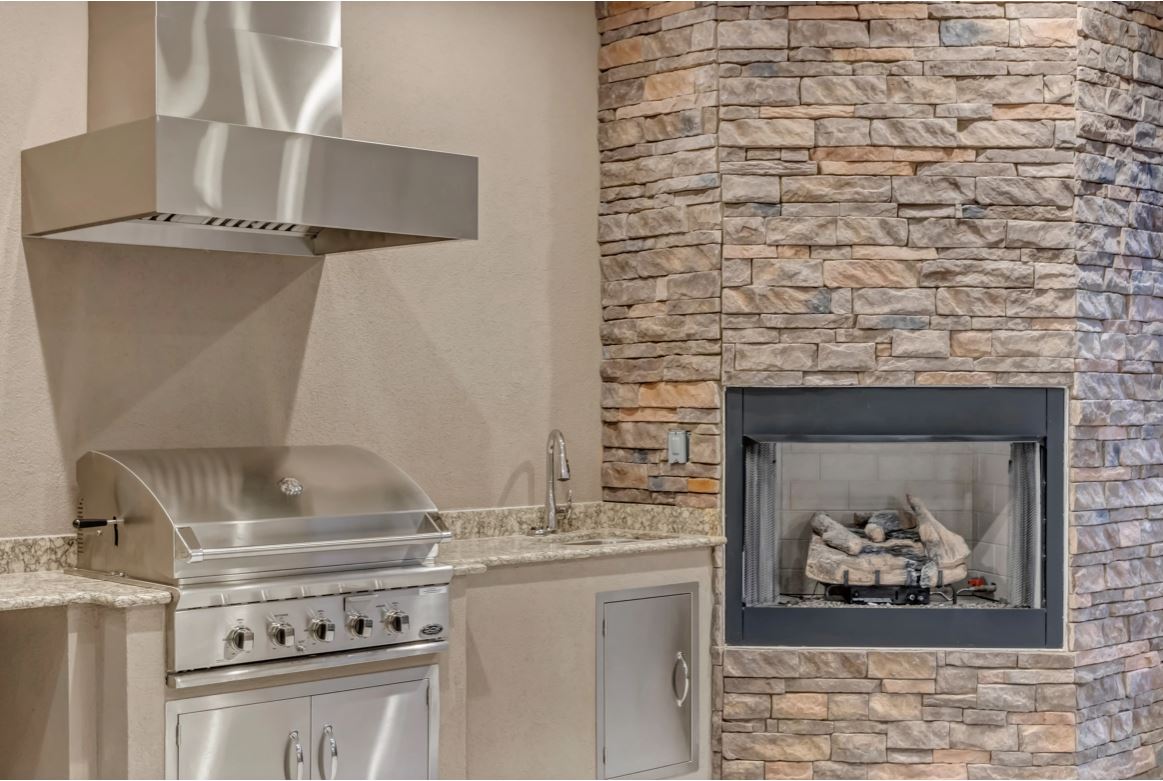 WHAT TO INCLUDE IN YOUR SUMMER KITCHEN | Collins Builders Blog